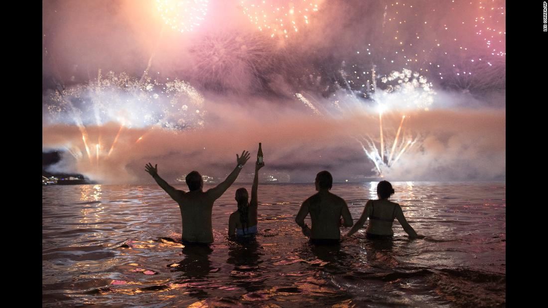 New Year's Eve celebrations in pictures: World welcomes 2018 - Daily Times