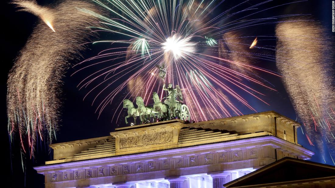 New Year's Eve celebrations in pictures: World welcomes 2018 - Daily Times