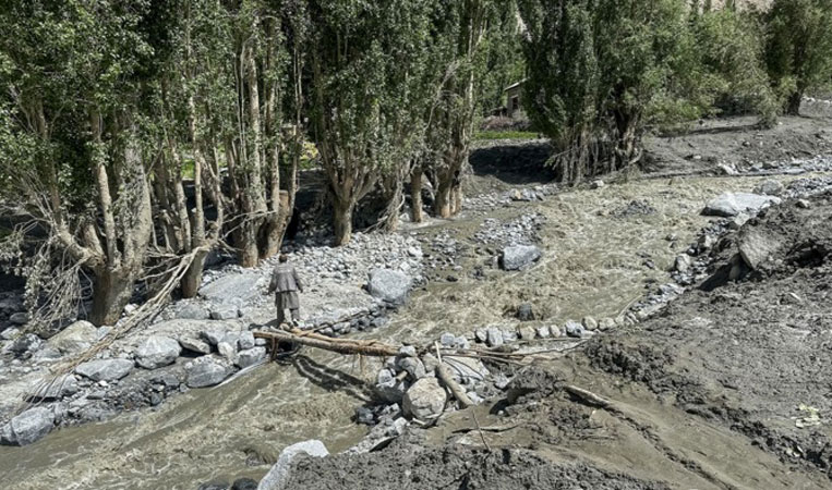 200 rescued after glacial burst in Ghizer; artificial lake created ...
