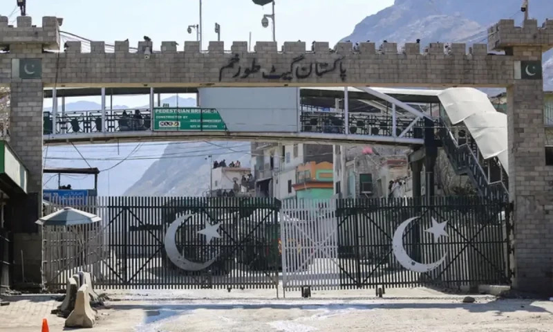 Torkham, Chaman borders closed amid Pak-Afghan tensions - Daily Times
