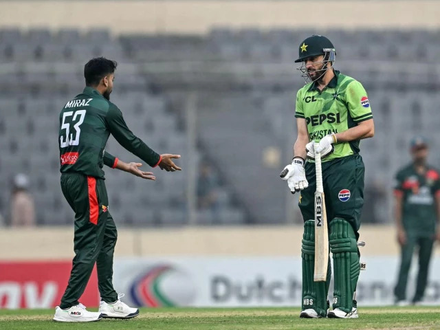 Controversial run-out earns Agha ICC sanction - Daily Times