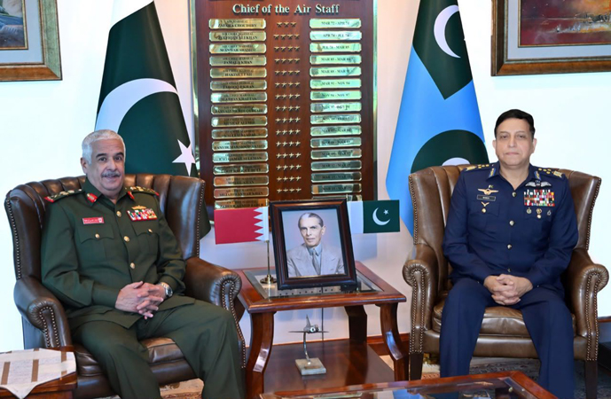 Bahrain commander discusses regional security with services chiefs ...
